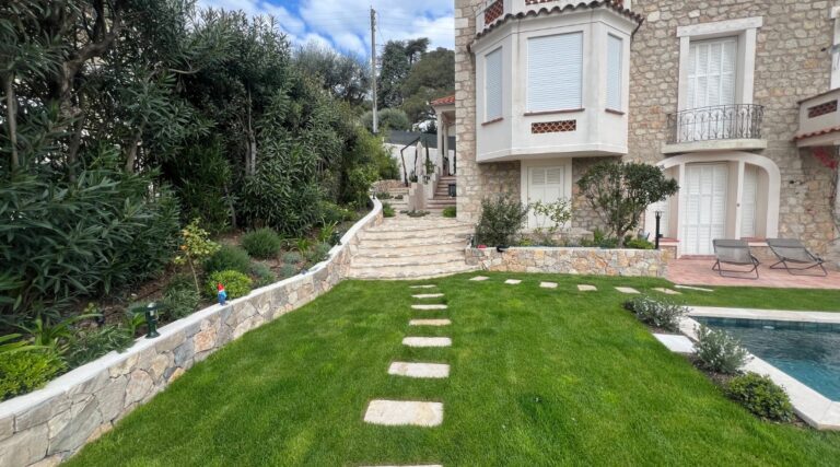 Entretien de Pelouse à Cannes par Garden Parc, expert jardinier